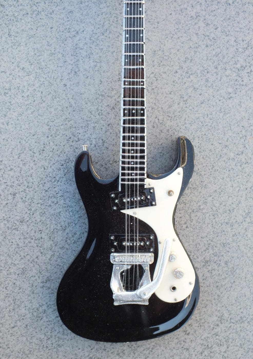 RGM664 Mosrite Avenger 1969 - Rockguitarminiatures